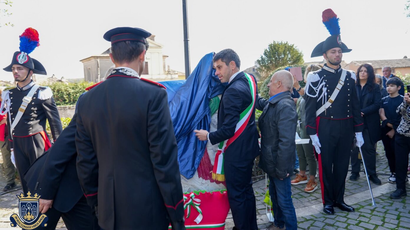 A Oriolo, monumento commemorativo dedicato ai Caduti di Nassirya ...